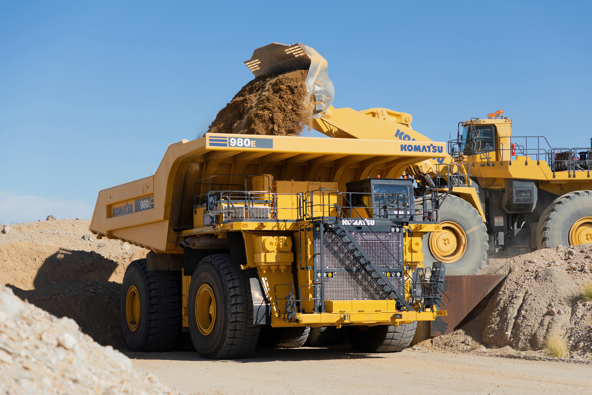 Komatsu TIER IV EARTHBRAIN Autonomous Dump Truck Features